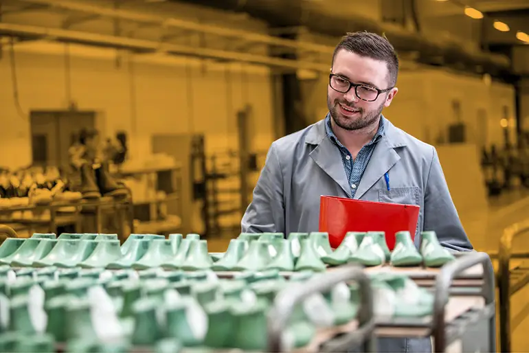 Manufacturier: propulsez votre entreprise - Les Affaires
