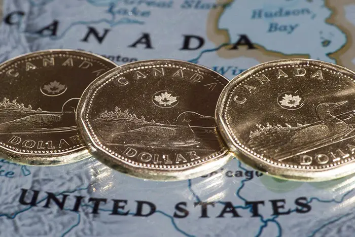 La faiblesse du dollar change les habitudes des voyageurs canadiens - Les Affaires