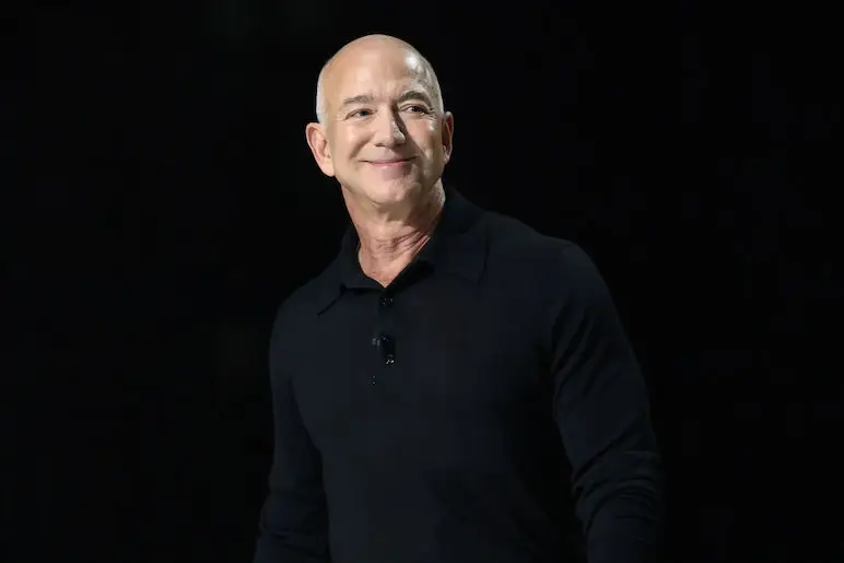 Bezos prend la tête d’une start-up spécialisée en IA - Les Affaires