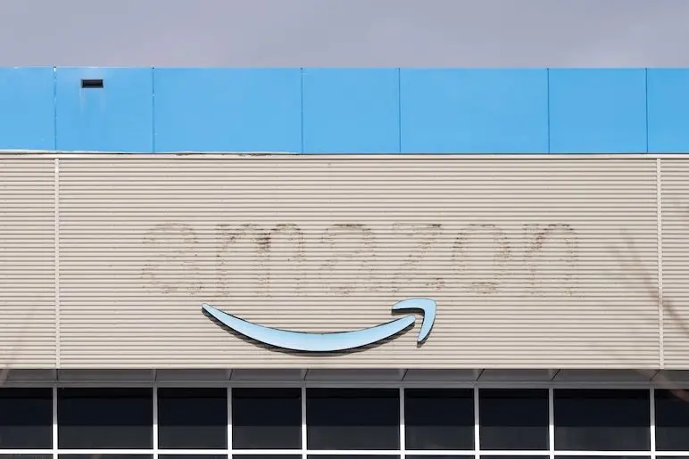 Amazon commence à fermer ses entrepôts au Québec - Les Affaires