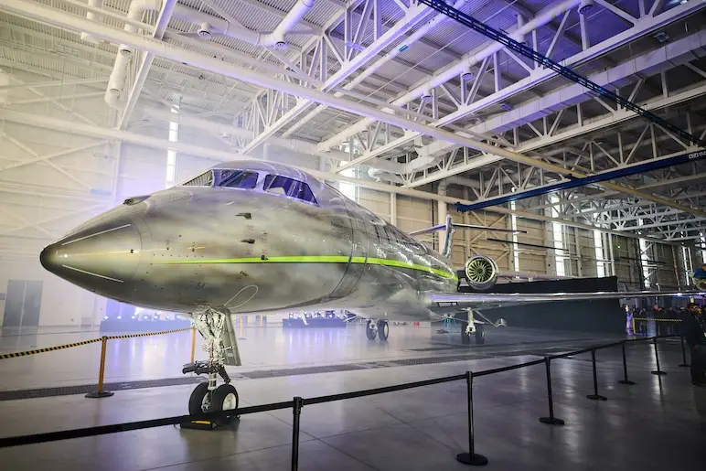 L'avion de Bombardier Global 8000 obtient la certification de la FAA ...