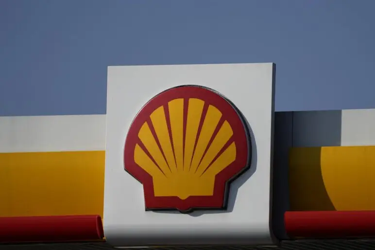 Shell publie un bénéfice net en hausse de 5,694G$US au 1T, le pétrole ...