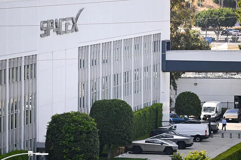 Que se passerait-il si Tesla et SpaceX fusionnaient? - Les Affaires